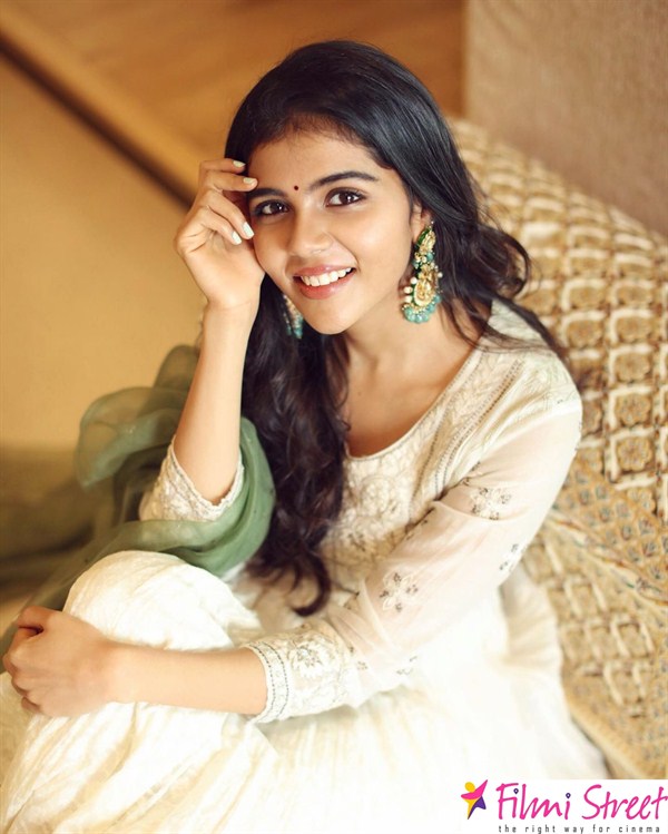 Kalyani Priyadarshan images, new photos, latest stills on instagram