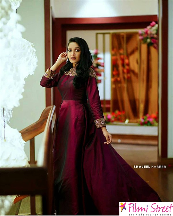 Anikha Surendran images, new photos, latest stills on instagram