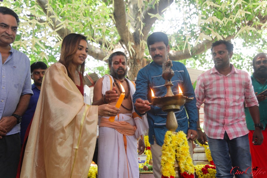 Kattil movie pooja stills