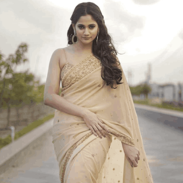 Losliya images, new photos, latest stills on instagram