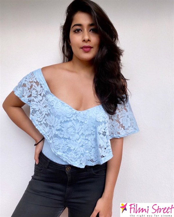 Nikita Sharma hot photos and latest stills on instagram