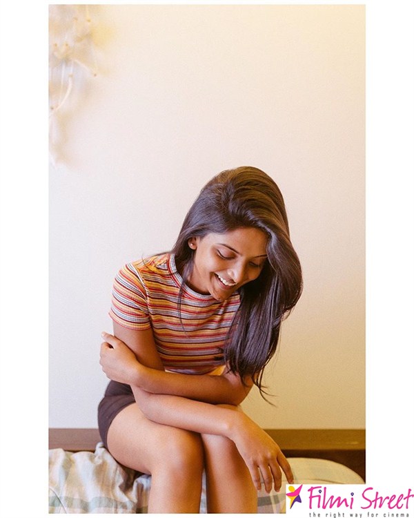 Nivedhithaa Sathish images, new photos, latest stills on instagram