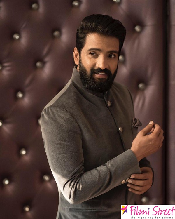 Santhanam images, new photos, latest stills