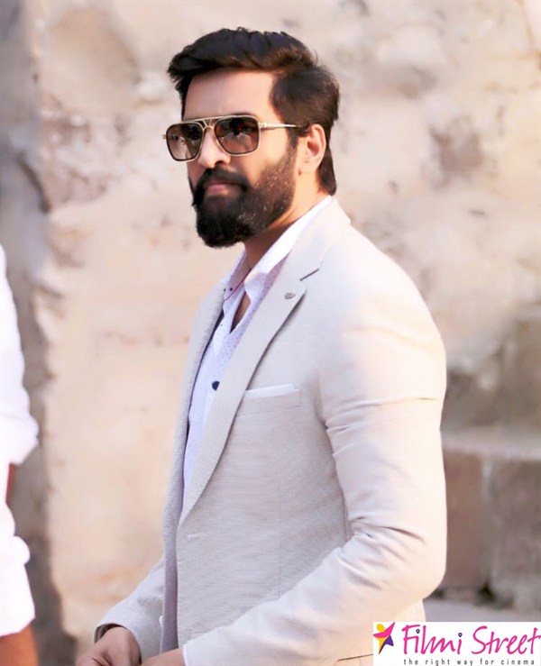 Santhanam images, new photos, latest stills