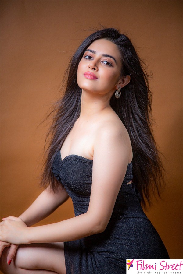 Ashya images, new photos, latest stills on instagram