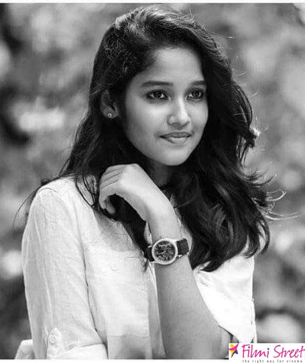Anikha latest Photos, Stills, images, pictures | Filmi Street